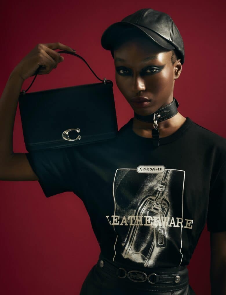 This AW22 bring retro details and strong sillhouettes out to play